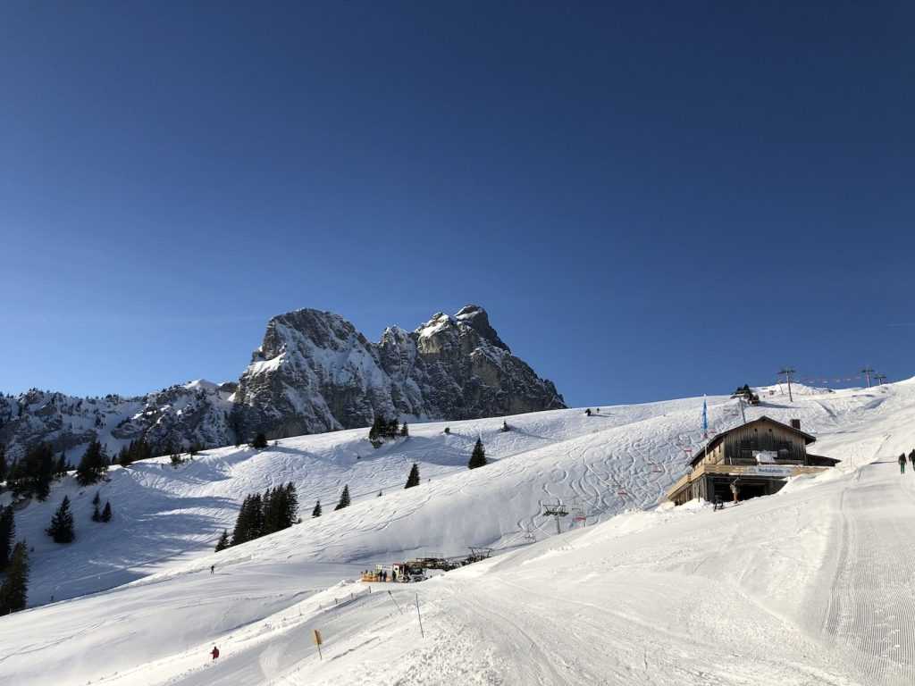 Die längste Naturrodelbahn im Allgäu gibt es am Breitenberg bei Pfronten